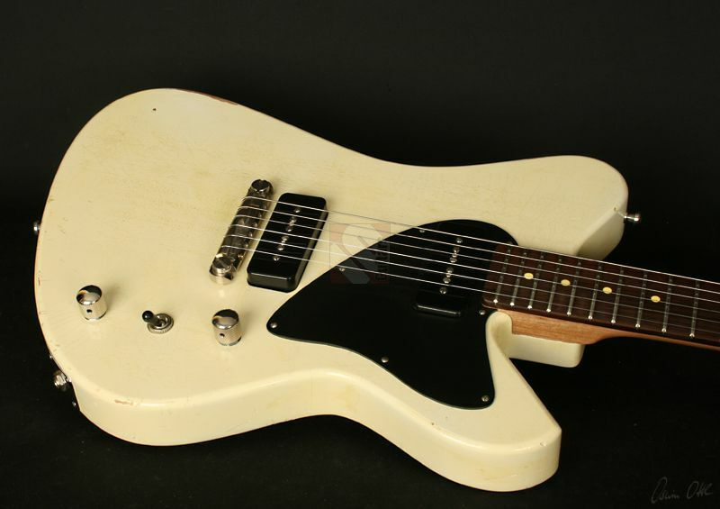 Ramp Hornet Junior J-Style P90 Aged Vintage White (2016) | Ten Guitars