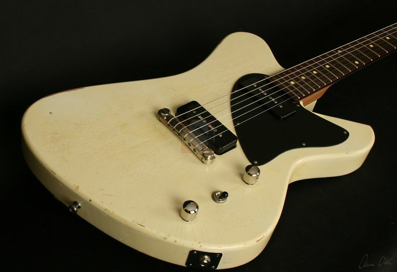 Ramp Hornet Junior J-Style P90 Aged Vintage White (2016) | Ten Guitars