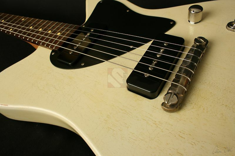 Ramp Hornet Junior J-Style P90 Aged Vintage White (2016) | Ten Guitars